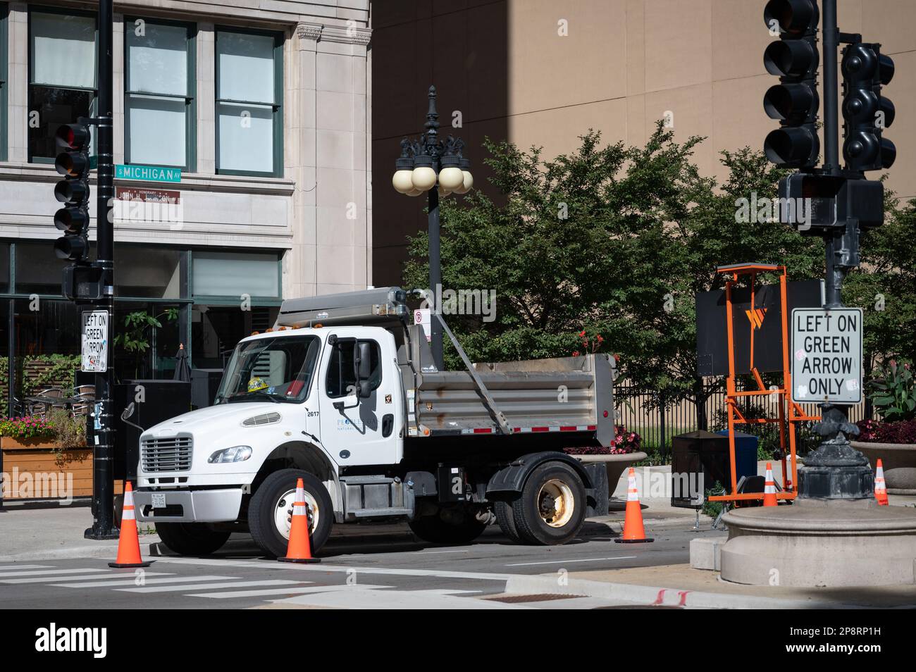 White pickup truck exterior hi-res stock photography and images - Alamy