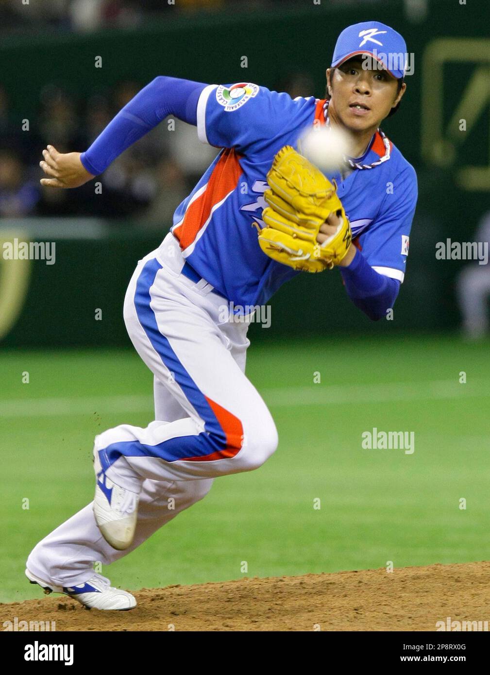 Team Korea closer Lim Chang-yong fields a grounder of Team Japan pinch ...