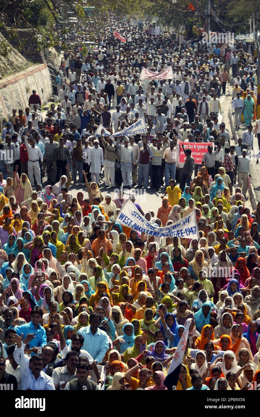 Refugees who had migrated during the 1947 India - Pakistan partition ...