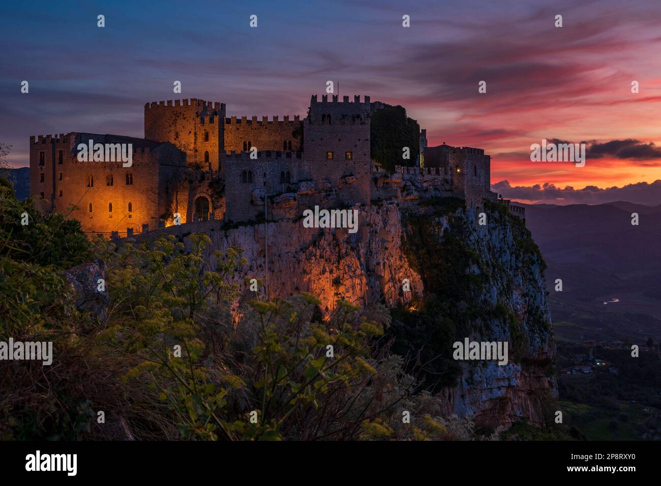Medieval castle sunset hi-res stock photography and images - Alamy
