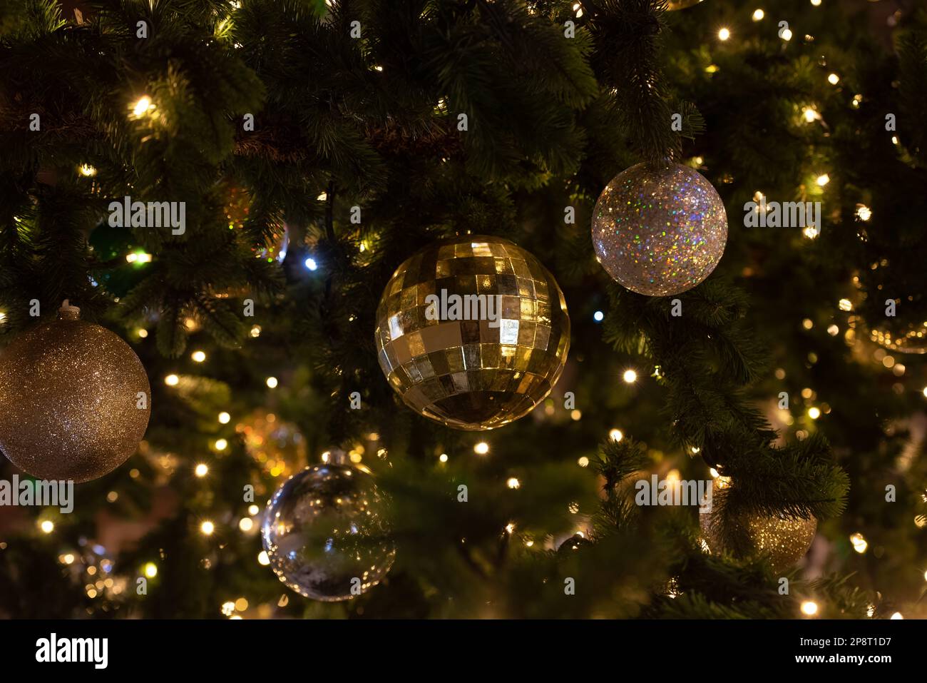 Christmas ornament ball reflection hi-res stock photography and images ...
