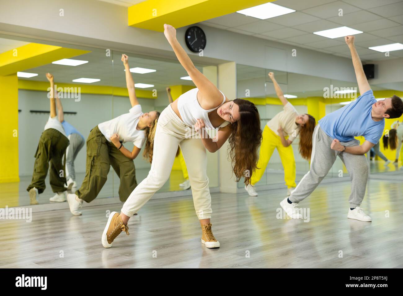 Young girl dancing modern dance in studio Stock Photo - Alamy Young girl dancing modern dance in studio Stock Photo - Alamy