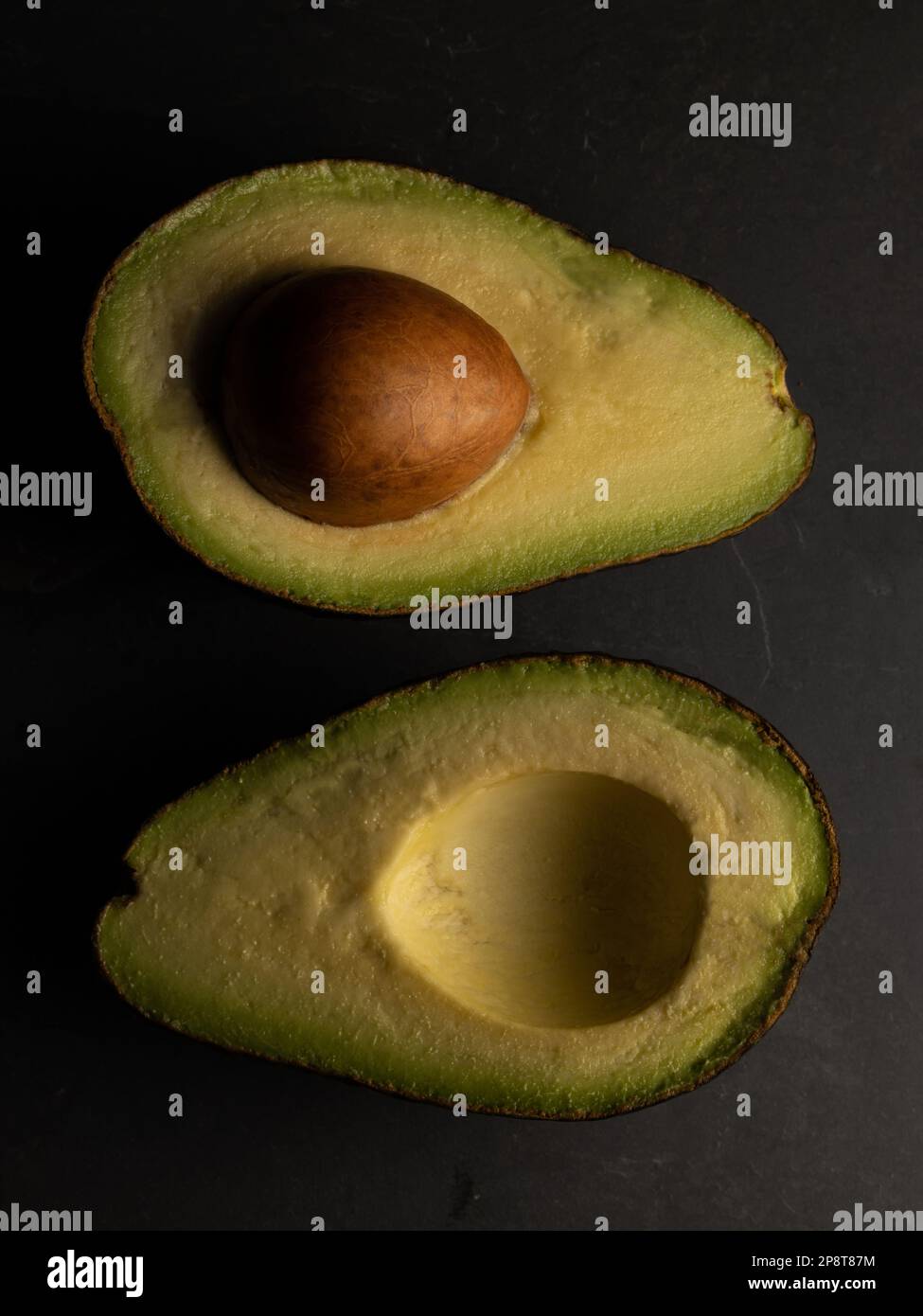 How to pit an avocado hi-res stock photography and images - Alamy