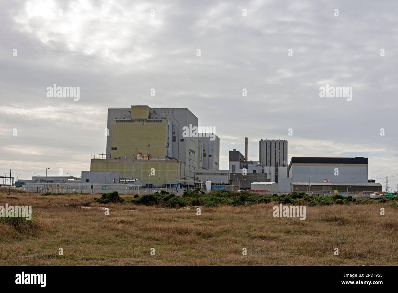 Dungeness Nuclear Power Station in the hamlet of Dungeness in Kent on ... Dungeness Nuclear Power Station in the hamlet of Dungeness in Kent on ...