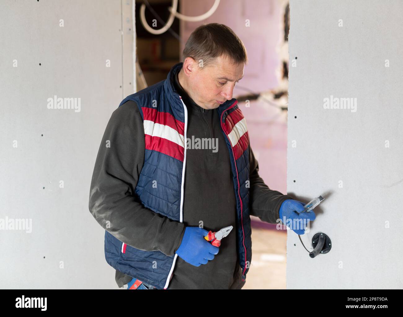Repair man working on electric wires Stock Photo - Alamy