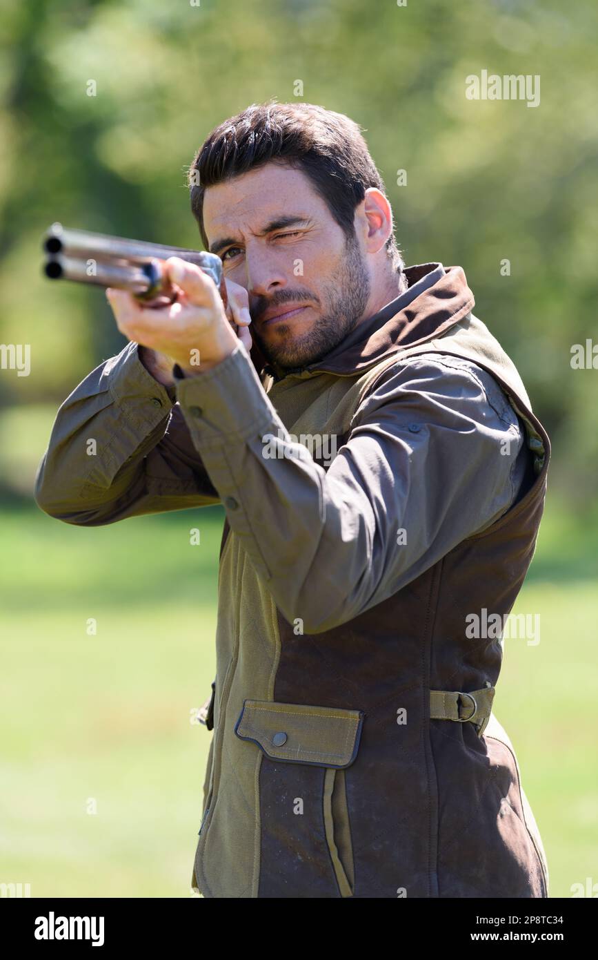 Hunter pointing gun hi-res stock photography and images - Alamy