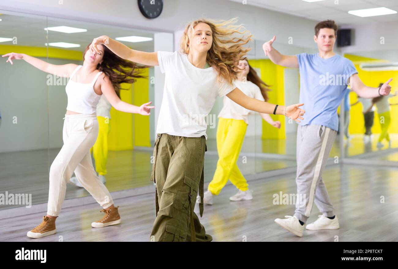 Free hip hop classes hi-res stock photography and images - Alamy