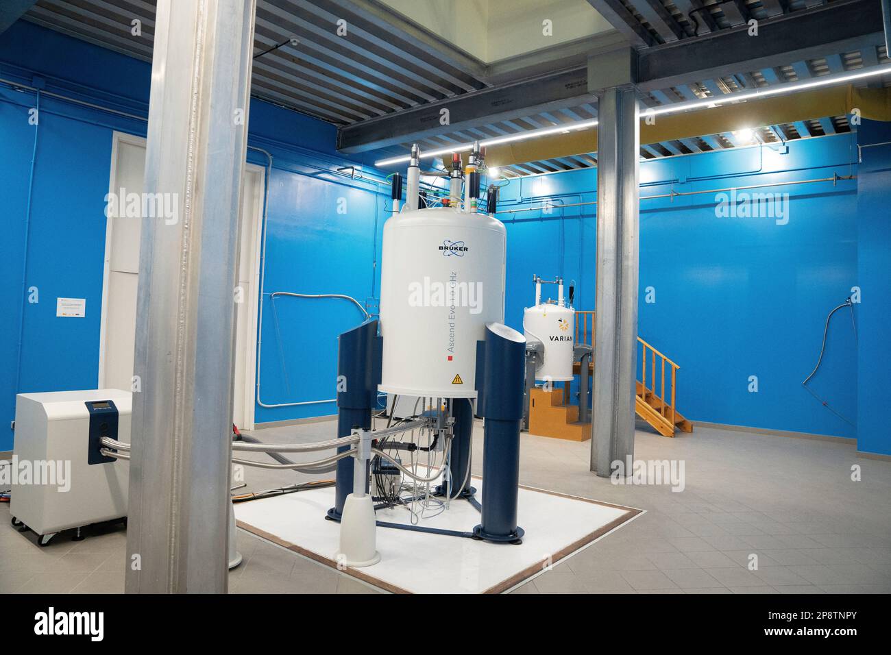 The new Nuclear Magnetic Resonance apparatus of the University of ...