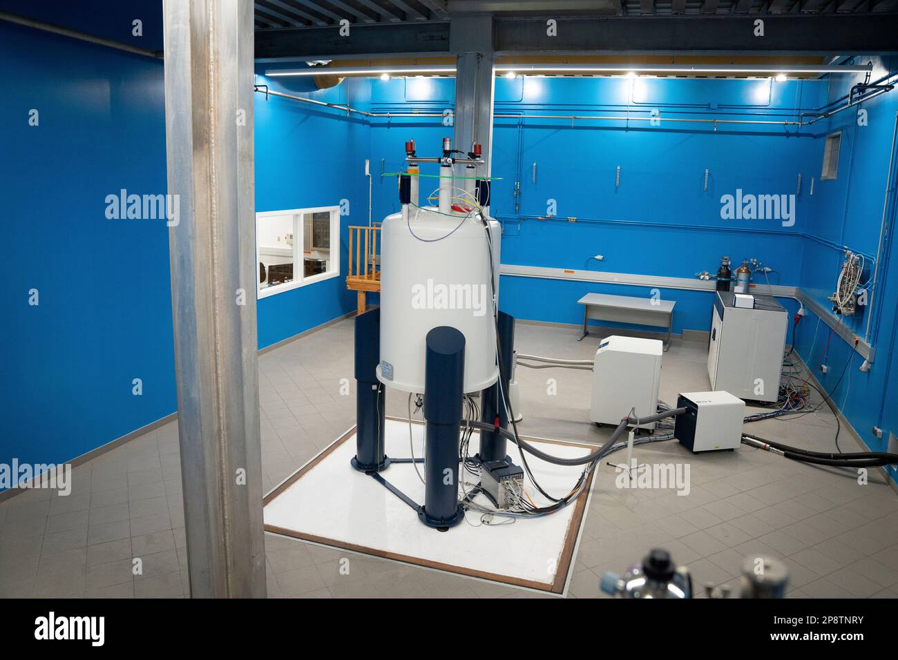 The new Nuclear Magnetic Resonance apparatus of the University of ...