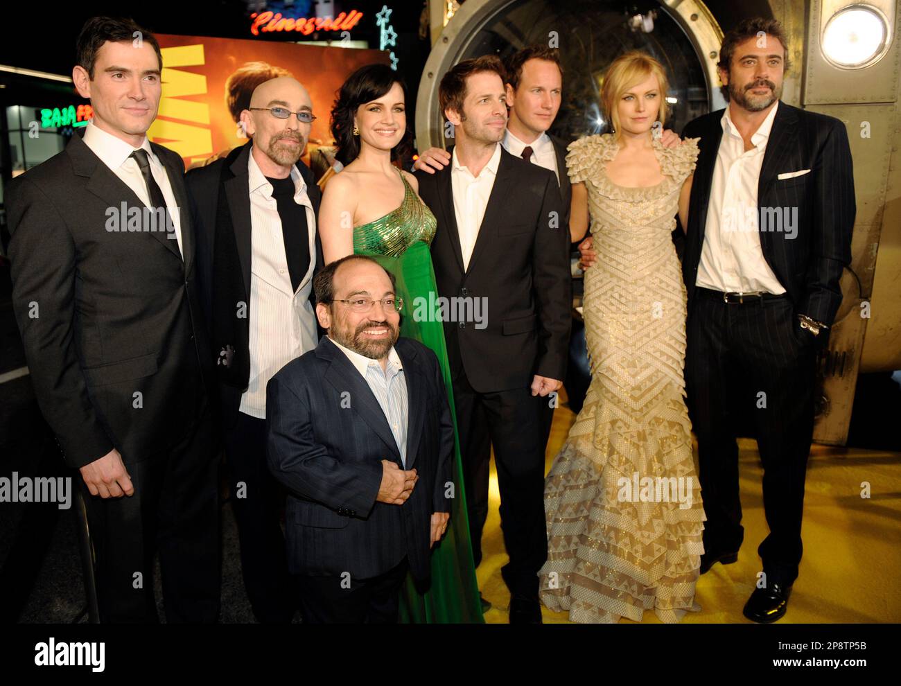 "Watchmen" director Zack Snyder, fourth from right, poses with cast ...