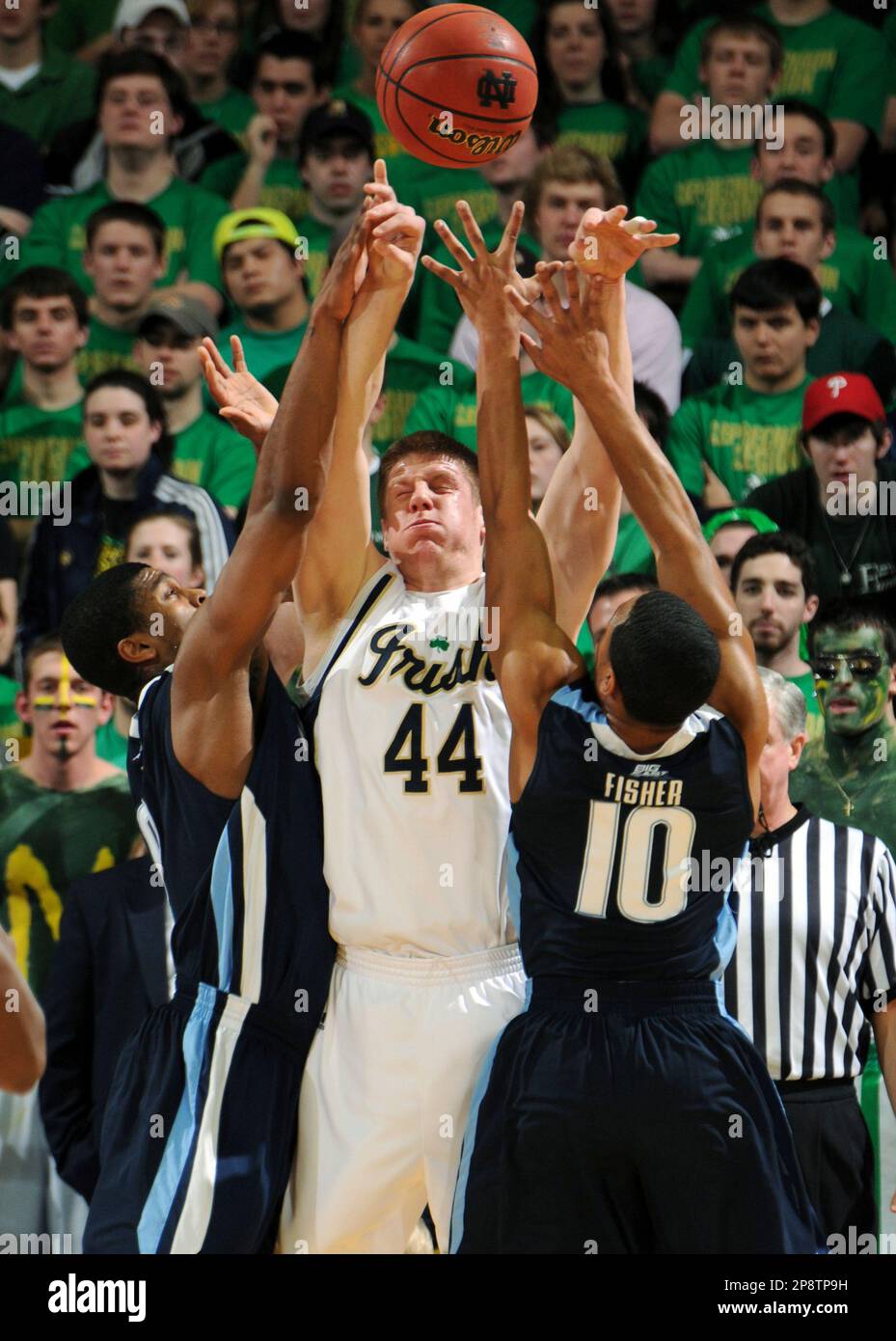 Notre Dame forward Luke Harangody passes the ball between Villanova ...