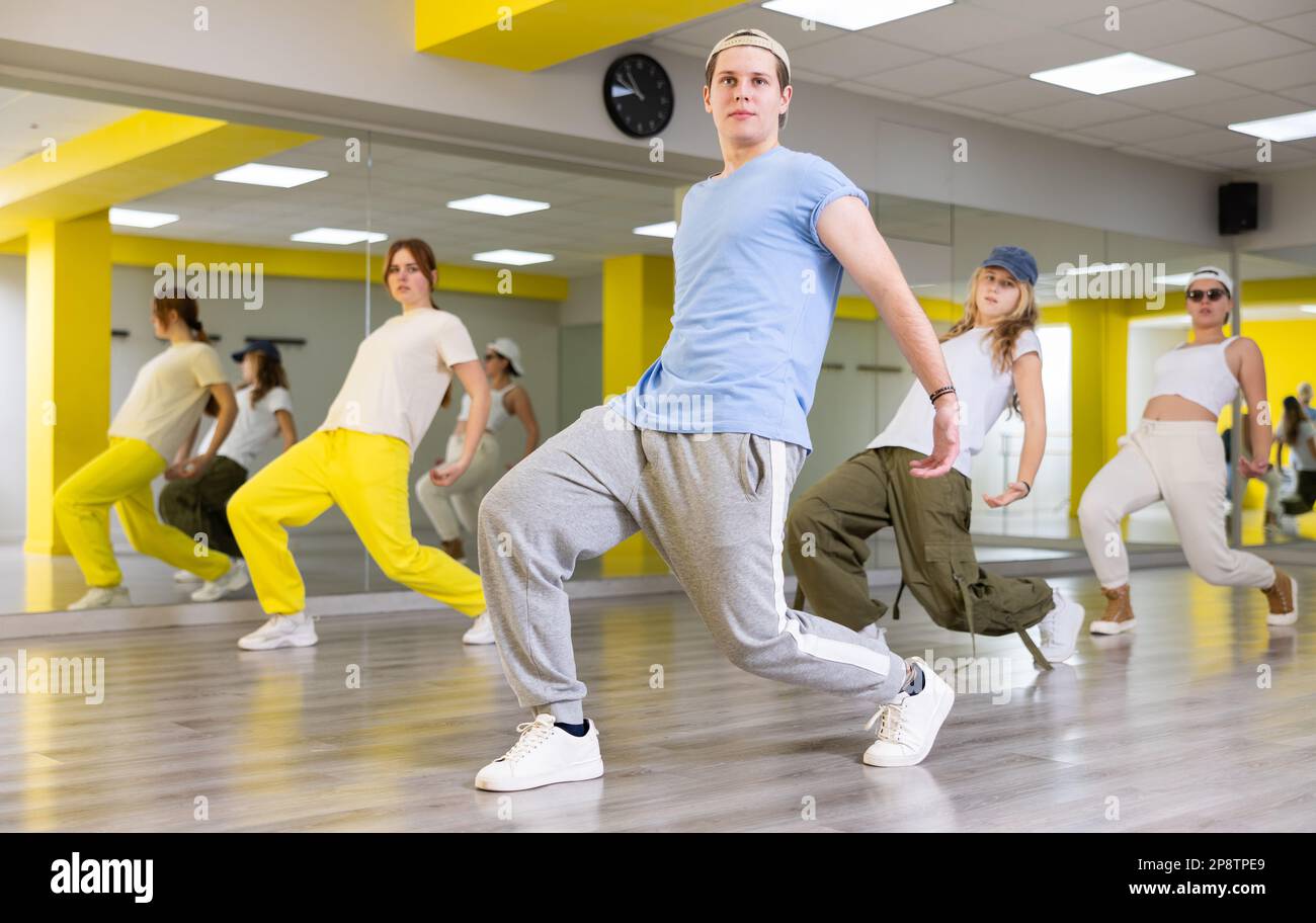 Free hip hop classes hi-res stock photography and images - Alamy
