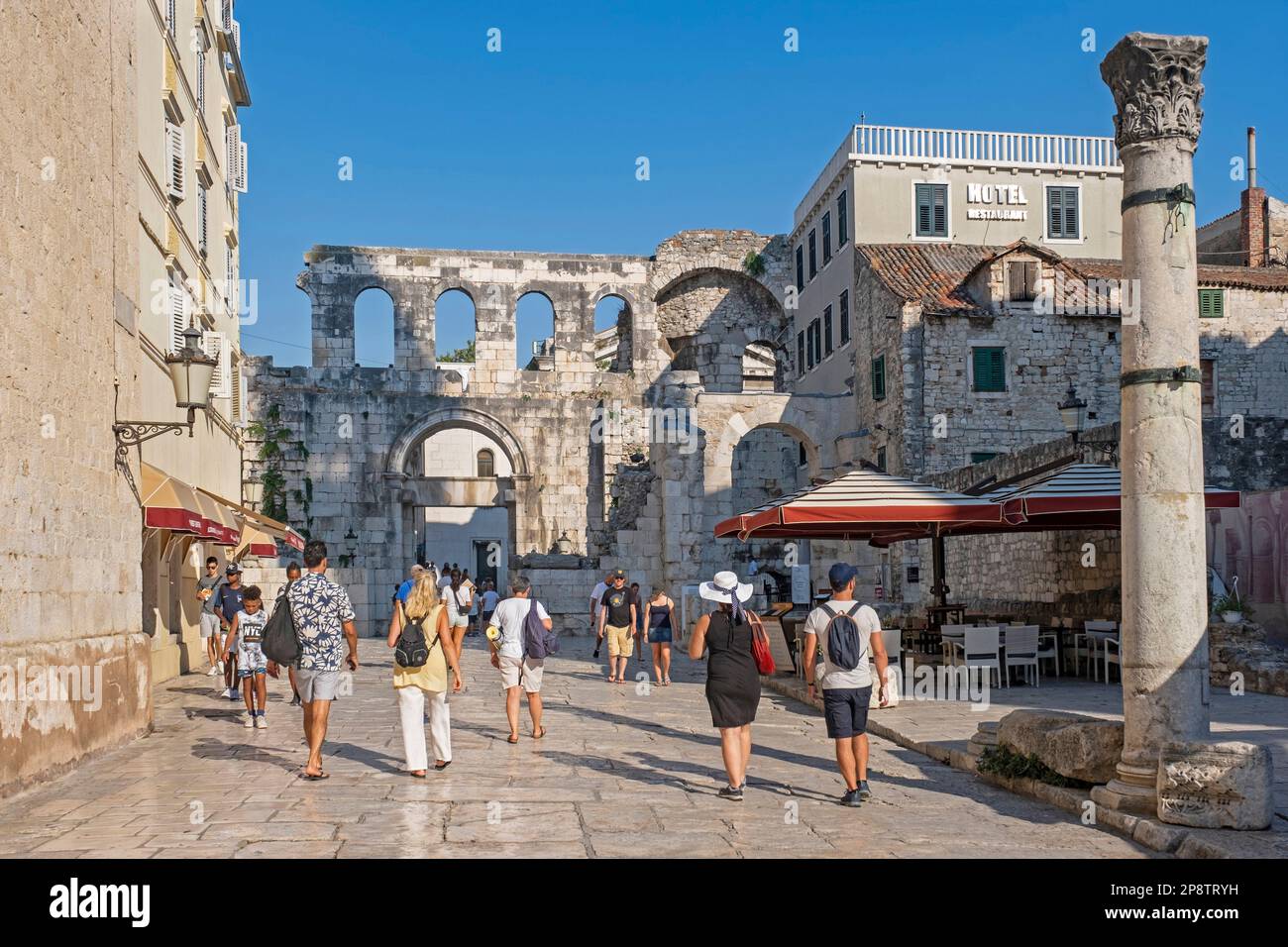 Tourists visiting the Silver Gate / Srebrna vrata of the Roman ...
