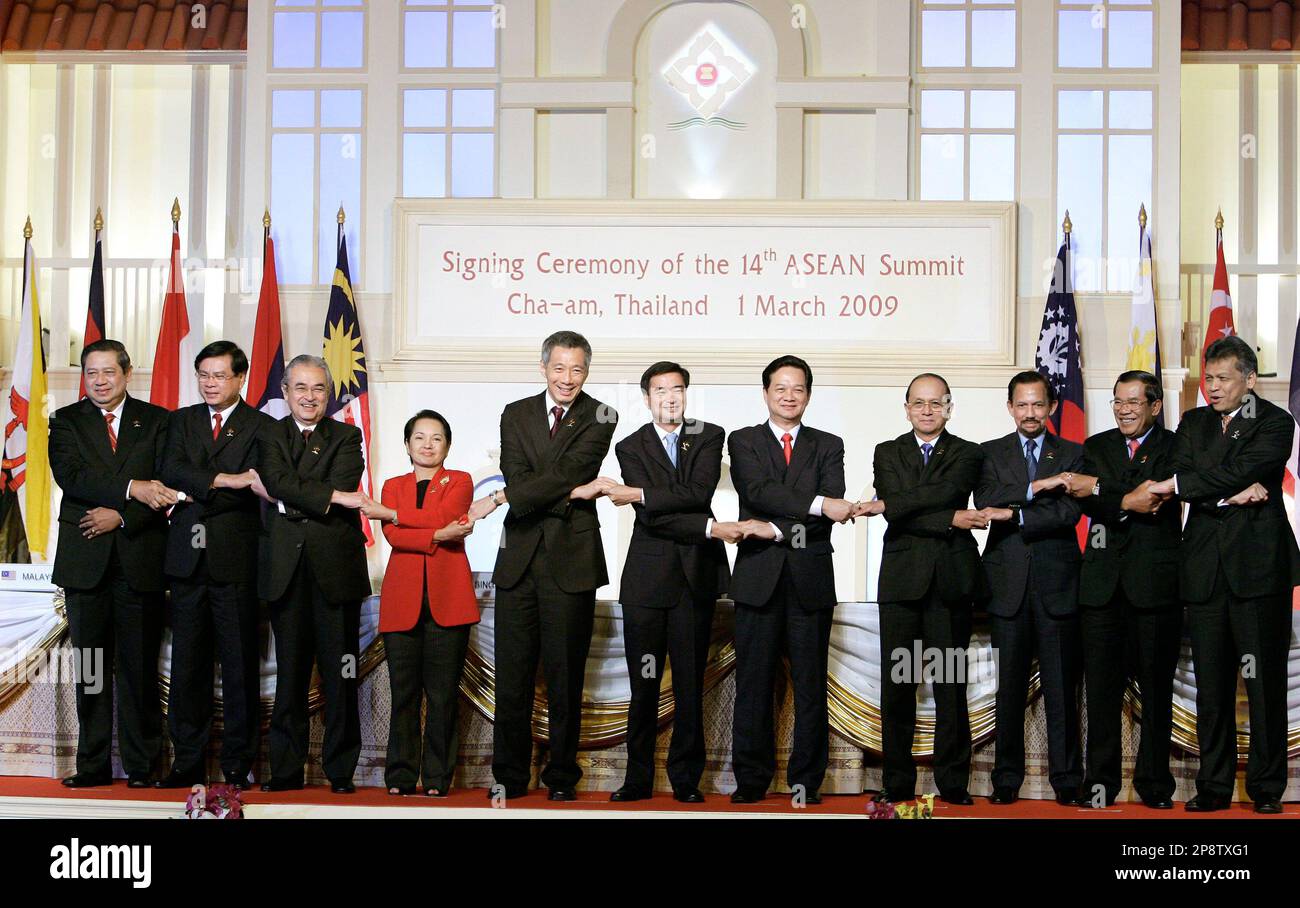 ASEAN leaders join in a traditional handshake during closingceremonies ...