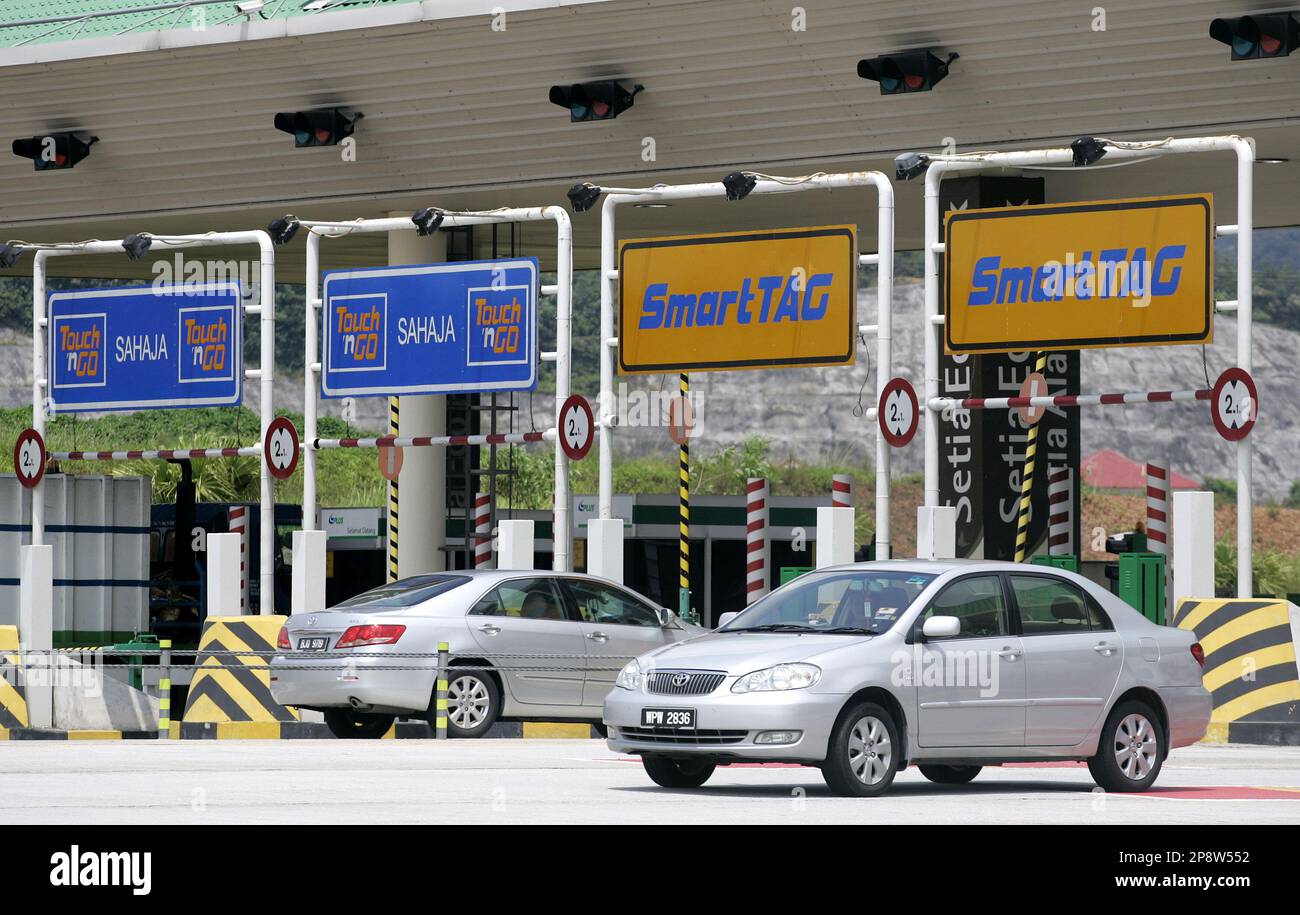 Motorists drive pass toll plazas with electronic payment system in ...