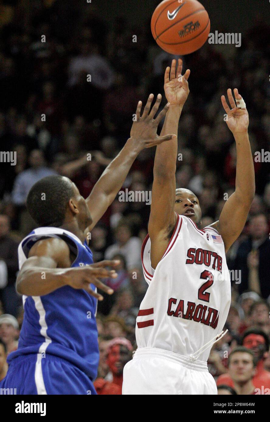 South Carolina guard Devan Downey, right, shoots over the defense of ...