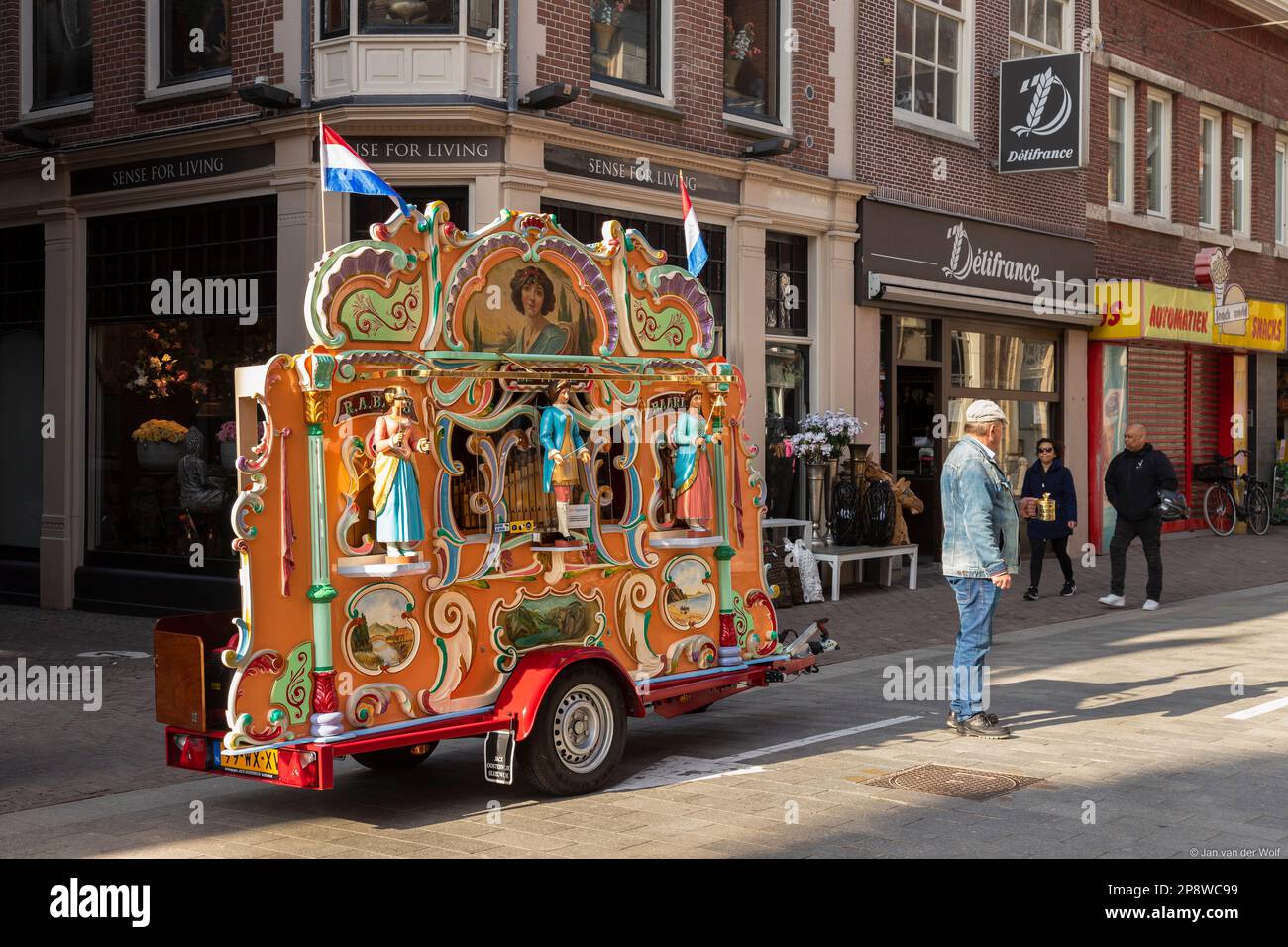 Traditional Dutch barrel organ in the center of Alkmaar Stock Photo - Alamy