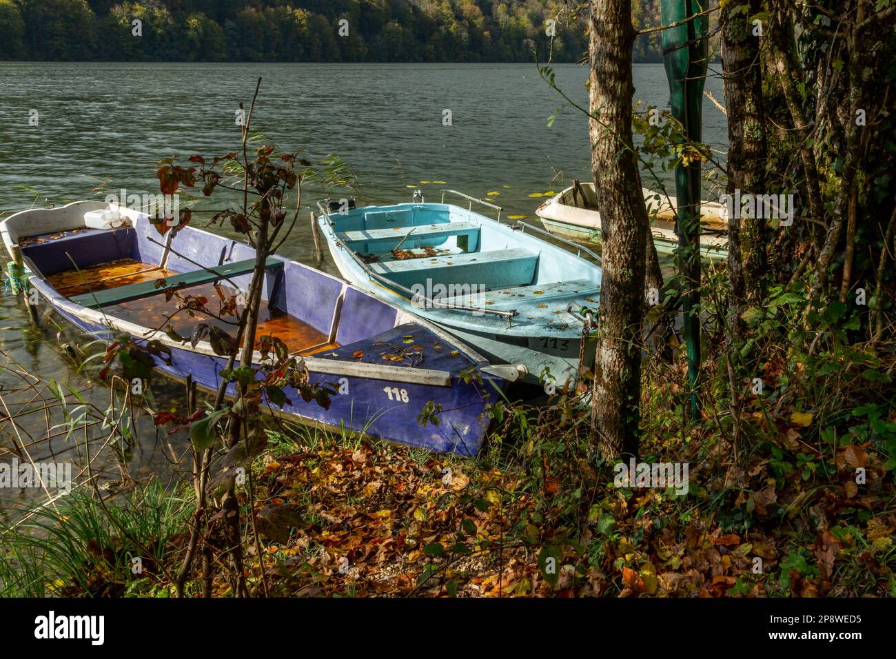 Empty boat hi-res stock photography and images - Alamy