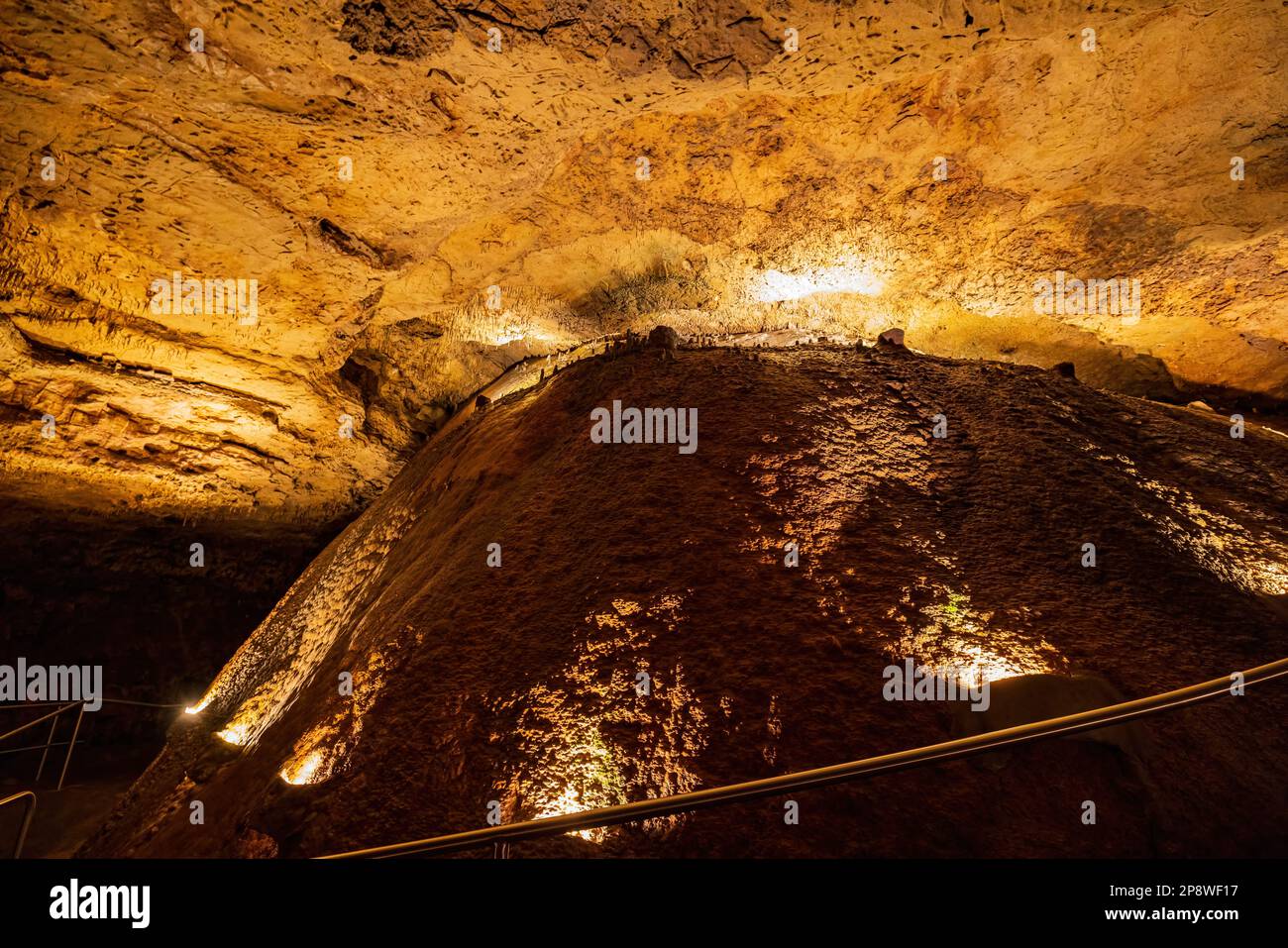 Interior view of the Meramec Caverns at Missouri Stock Photo - Alamy