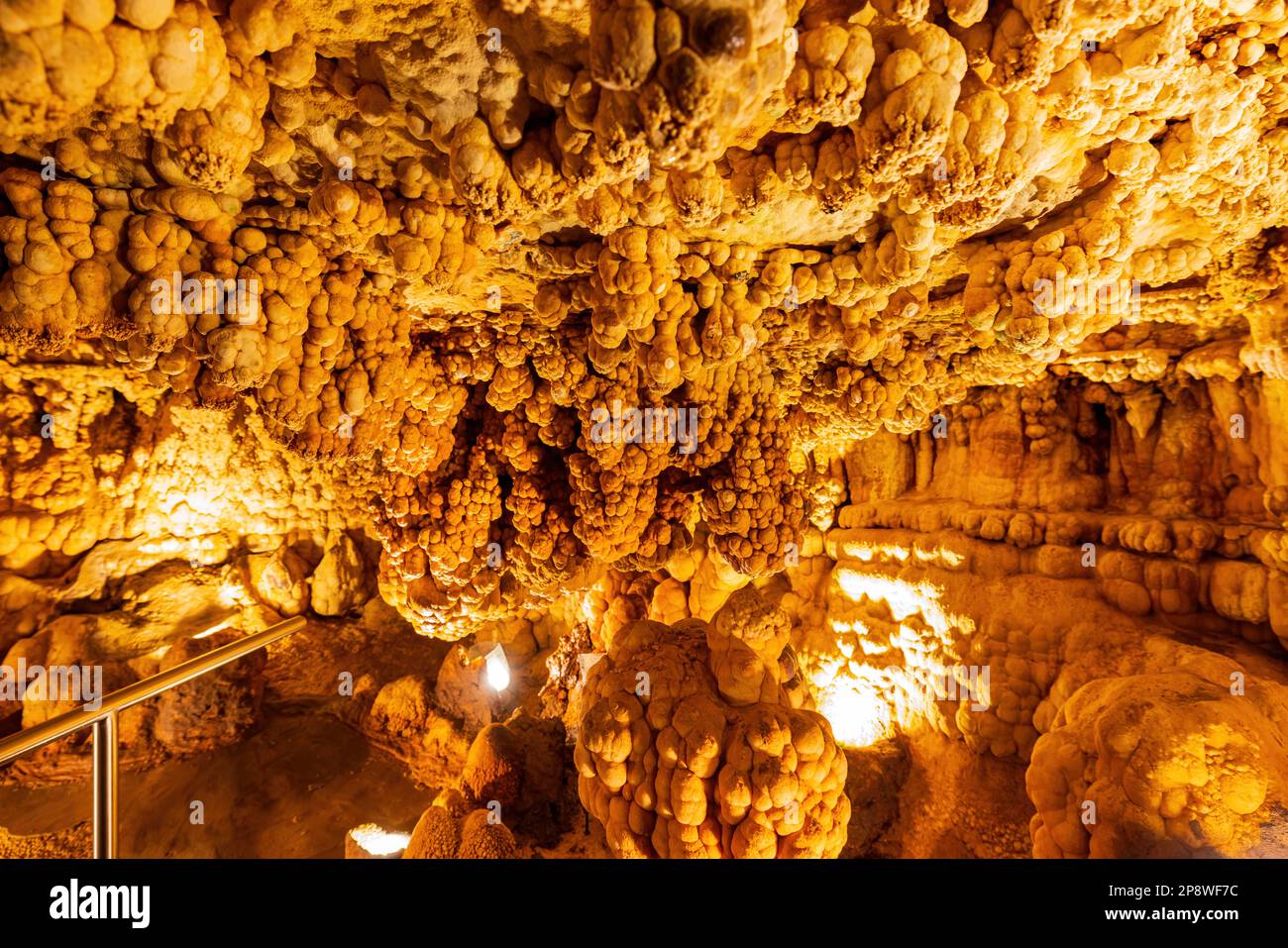 Interior view of the Meramec Caverns at Missouri Stock Photo - Alamy