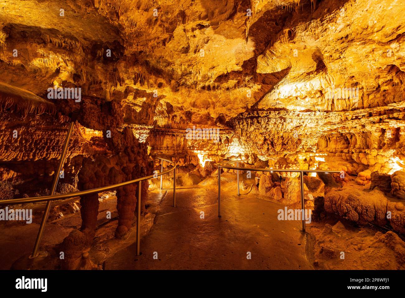 Interior view of the Meramec Caverns at Missouri Stock Photo - Alamy