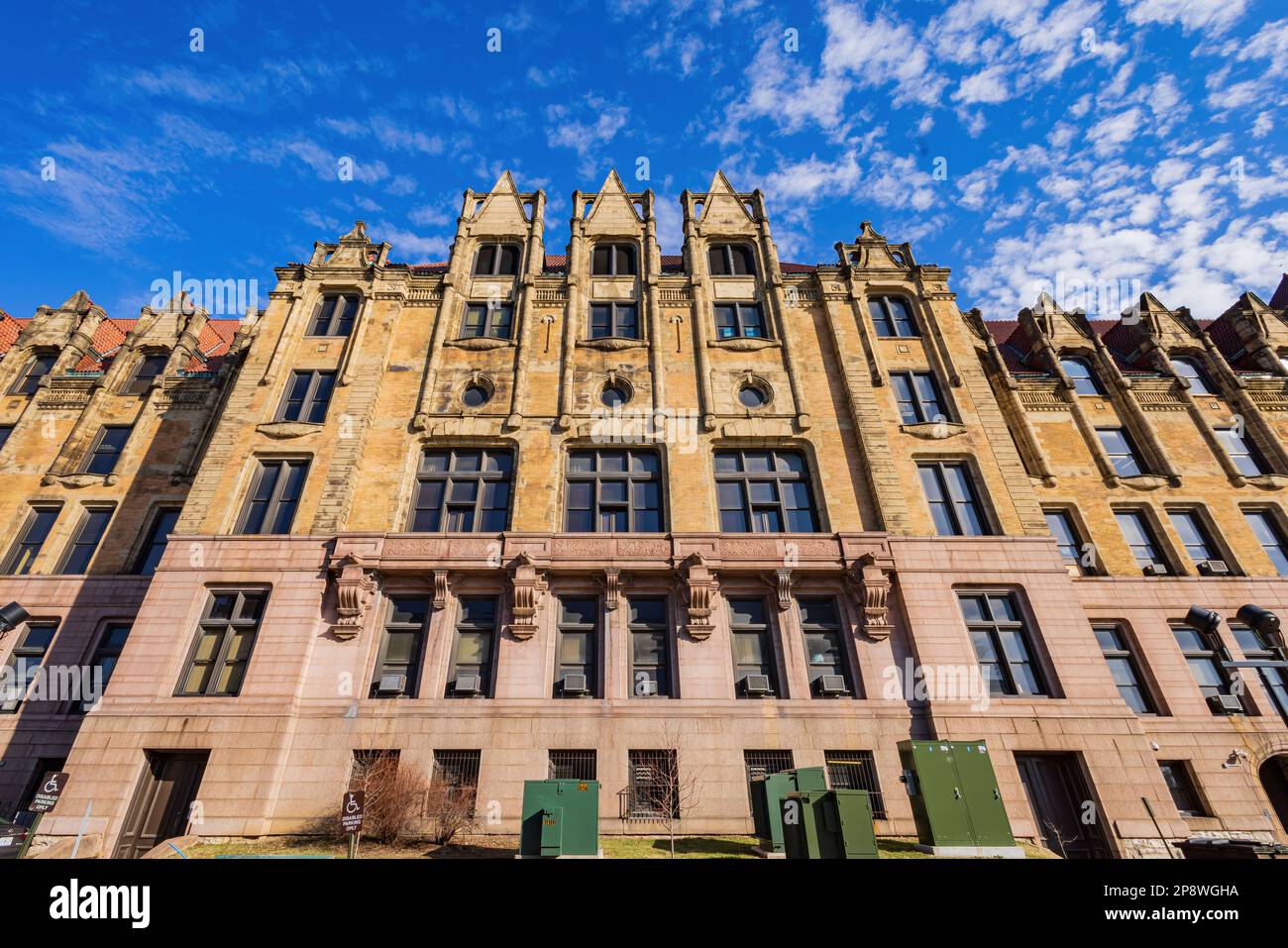 Sunny exterior view of the St. Louis City Hall at Missouri Stock Photo ...