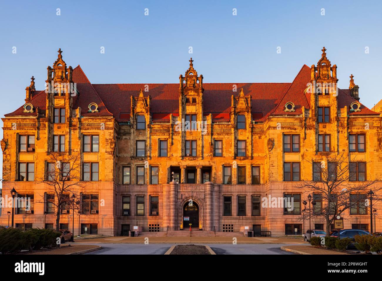 Sunset exterior view of the St. Louis City Hall at Missouri Stock Photo ...