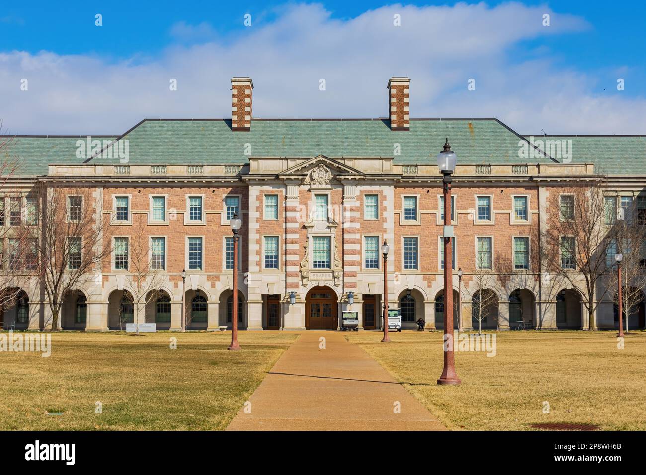 Sunny view of the School of Engineering of Washington University in St ...