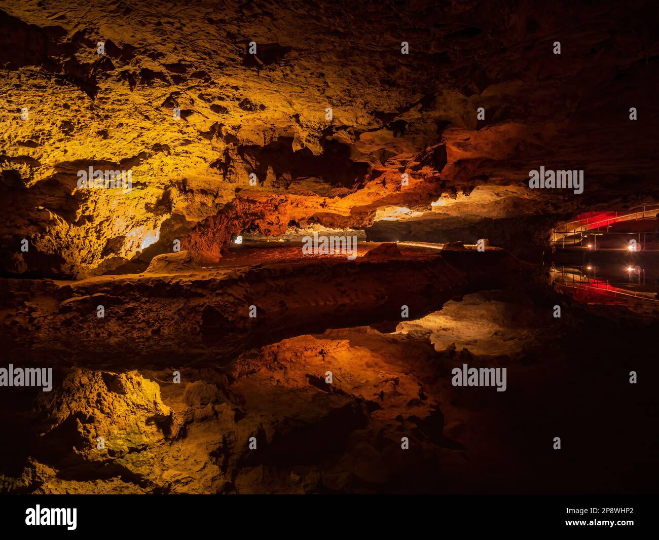 Interior view of the Meramec Caverns at Missouri Stock Photo - Alamy