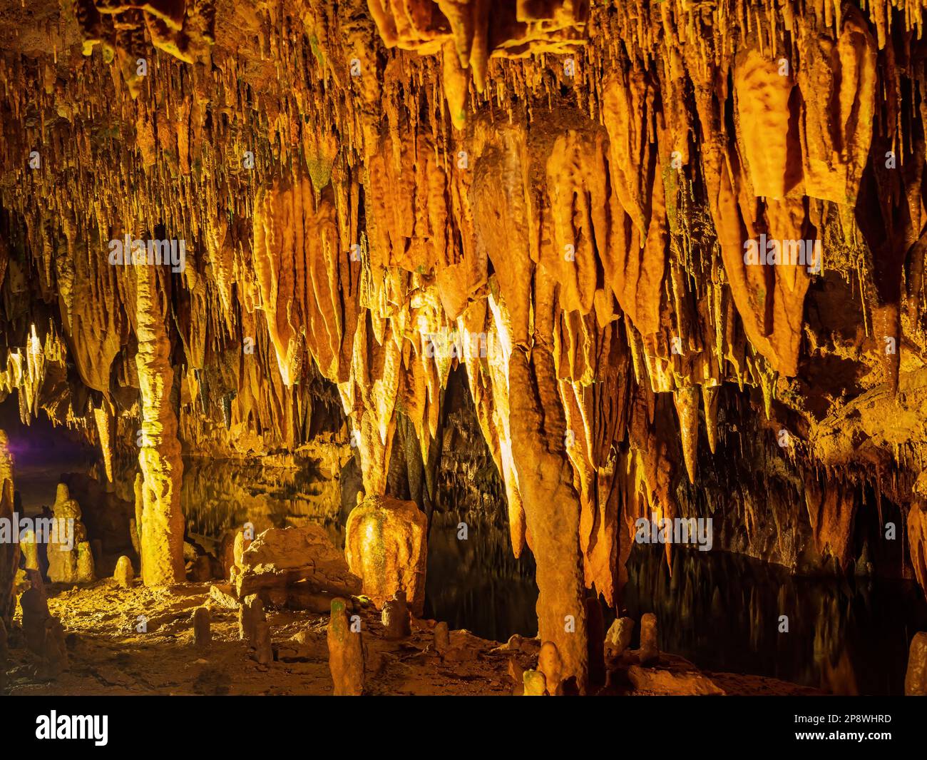 Interior view of the Meramec Caverns at Missouri Stock Photo - Alamy