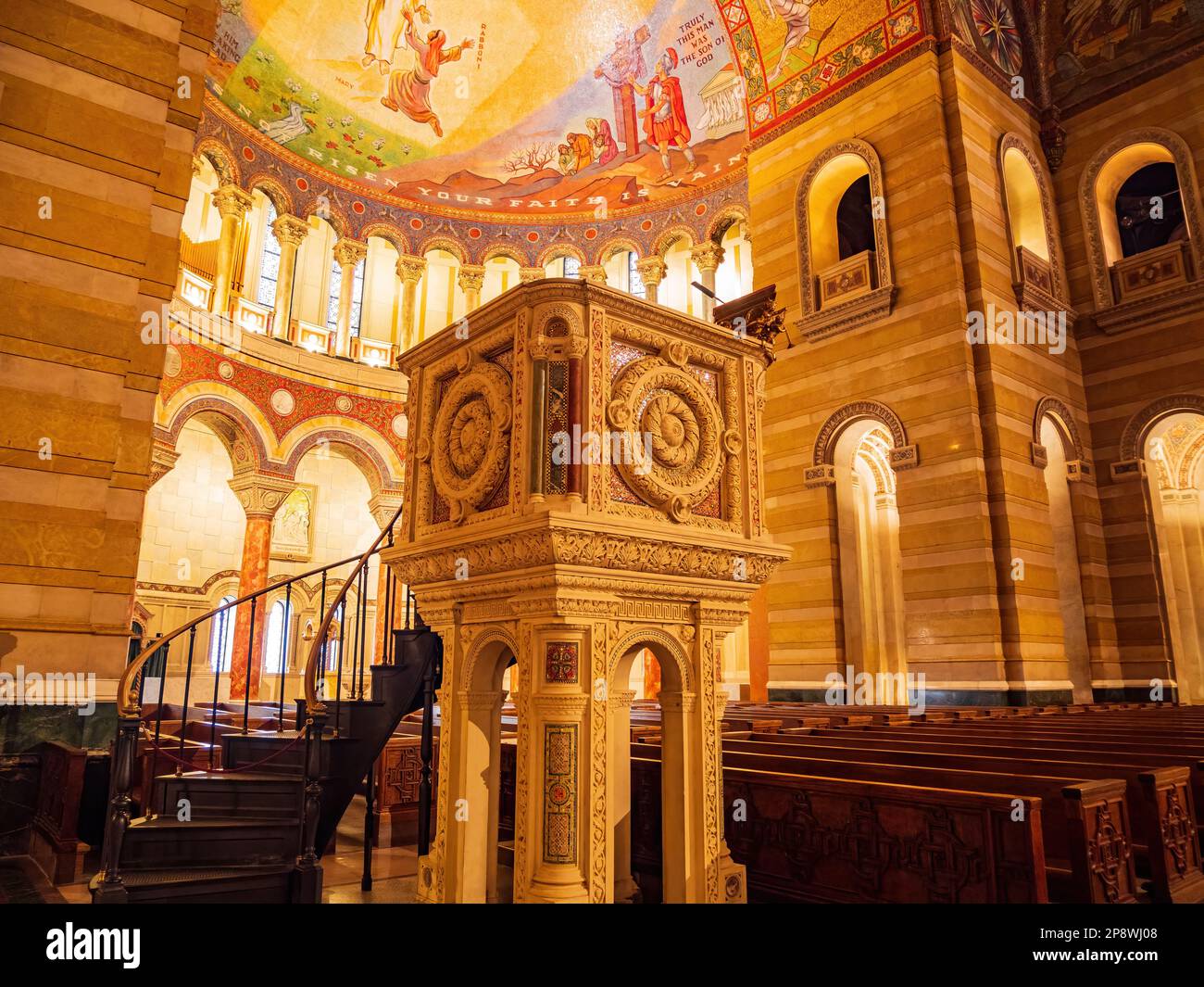 Interior view of the Cathedral Basilica of Saint Louis at St Louis ...