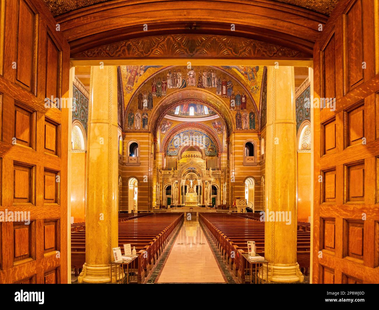 Interior view of the Cathedral Basilica of Saint Louis at St Louis ...