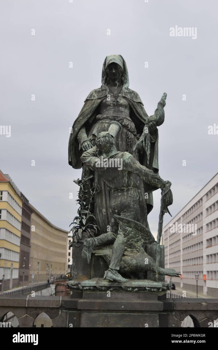 Upside down statue hi-res stock photography and images - Alamy