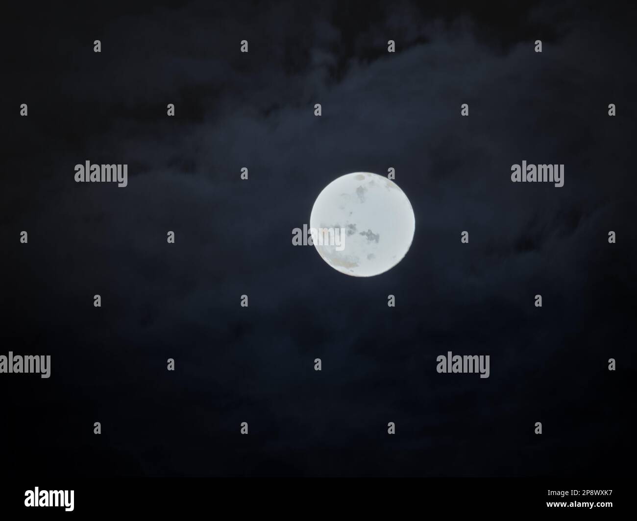 Full moon fast clouds hi-res stock photography and images - Alamy