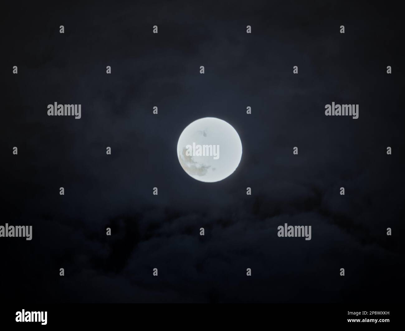 Full moon fast clouds hi-res stock photography and images - Alamy