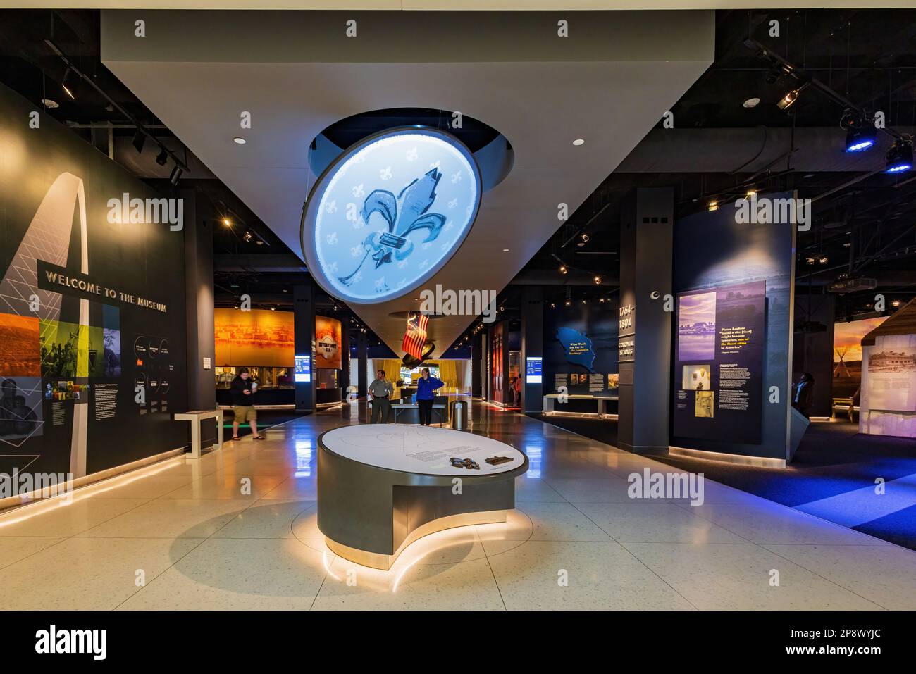 St louis gateway arch interior hi-res stock photography and images - Alamy