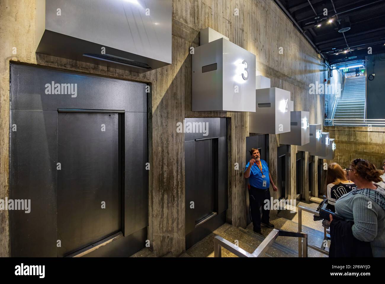 Gateway arch st louis elevator hi-res stock photography and images - Alamy