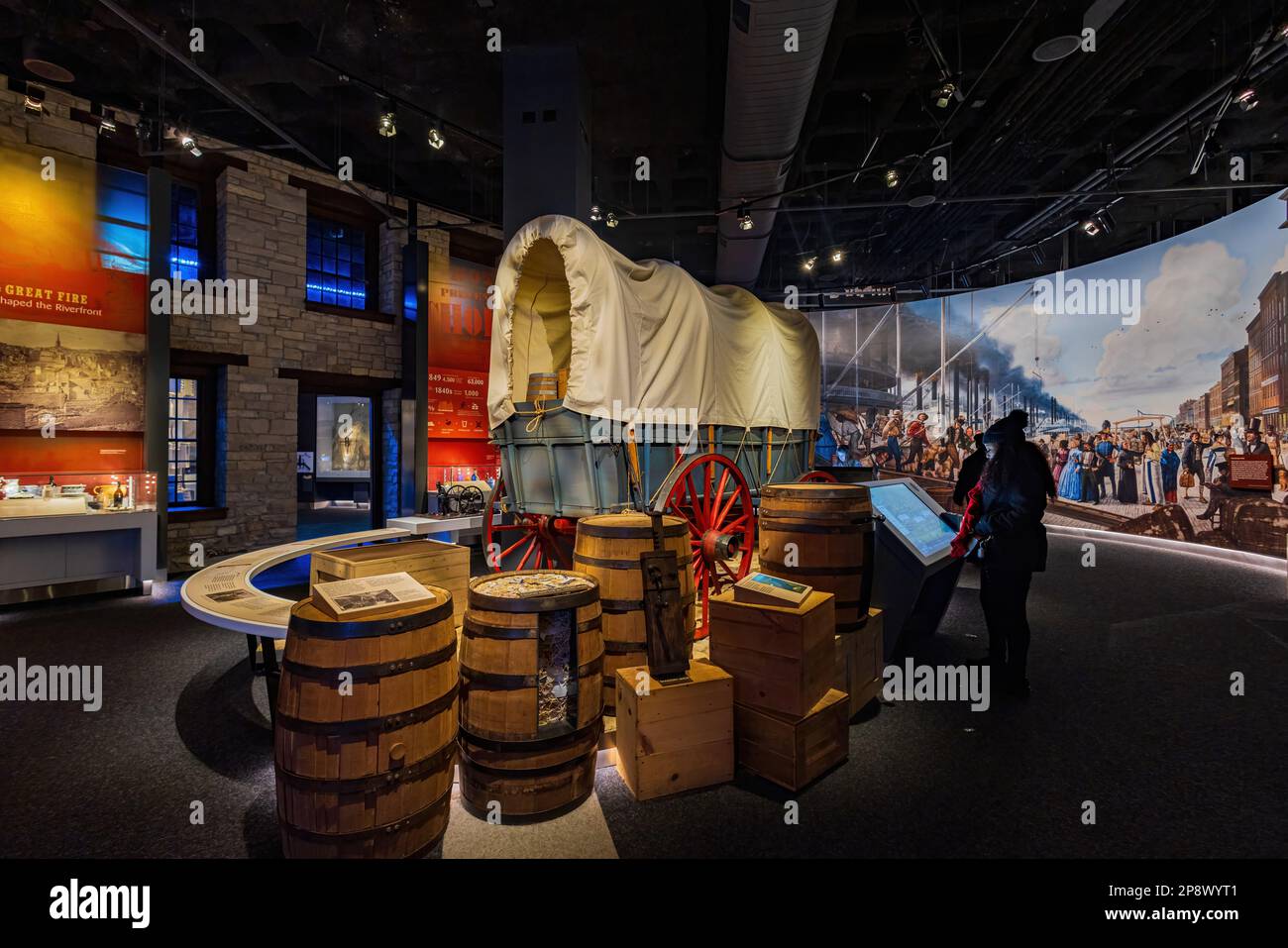 St louis gateway arch interior hi-res stock photography and images - Alamy