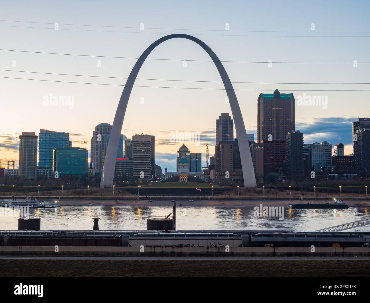 Missouri, FEB 22 2023 - Evening view of the St Louis Skyline with The ...