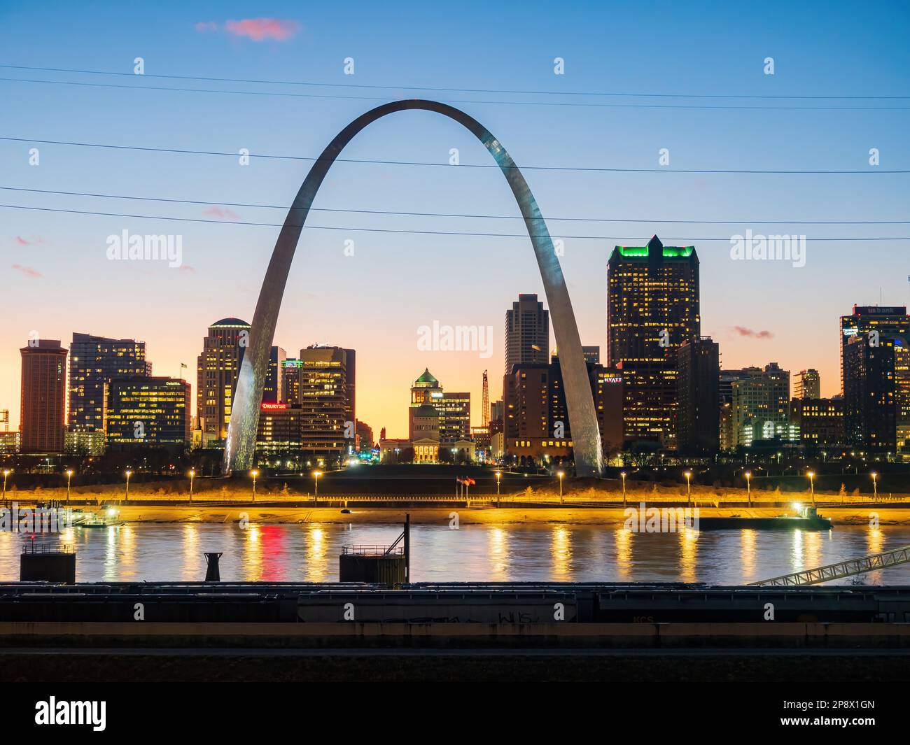 Missouri, FEB 22 2023 - Evening view of the St Louis Skyline with The ...