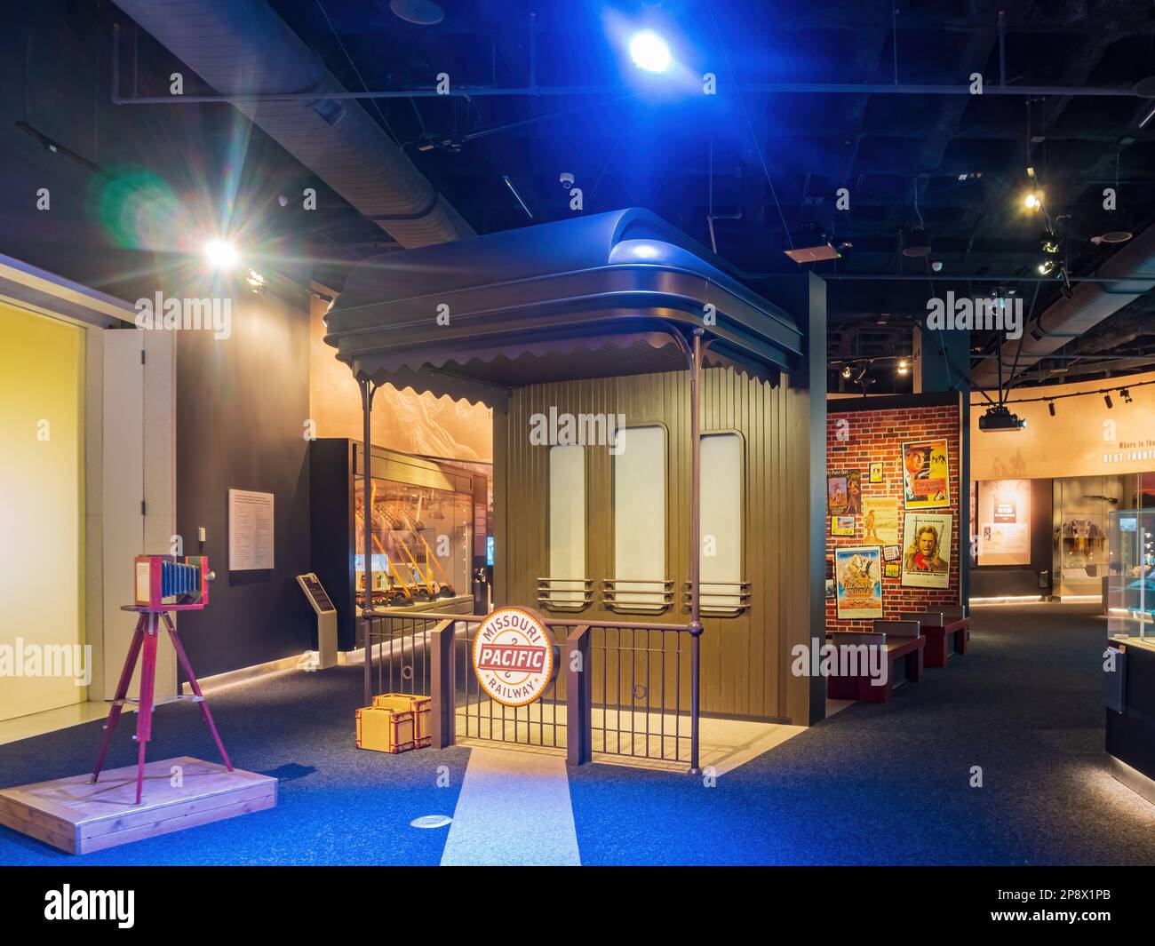 St louis gateway arch interior hi-res stock photography and images - Alamy