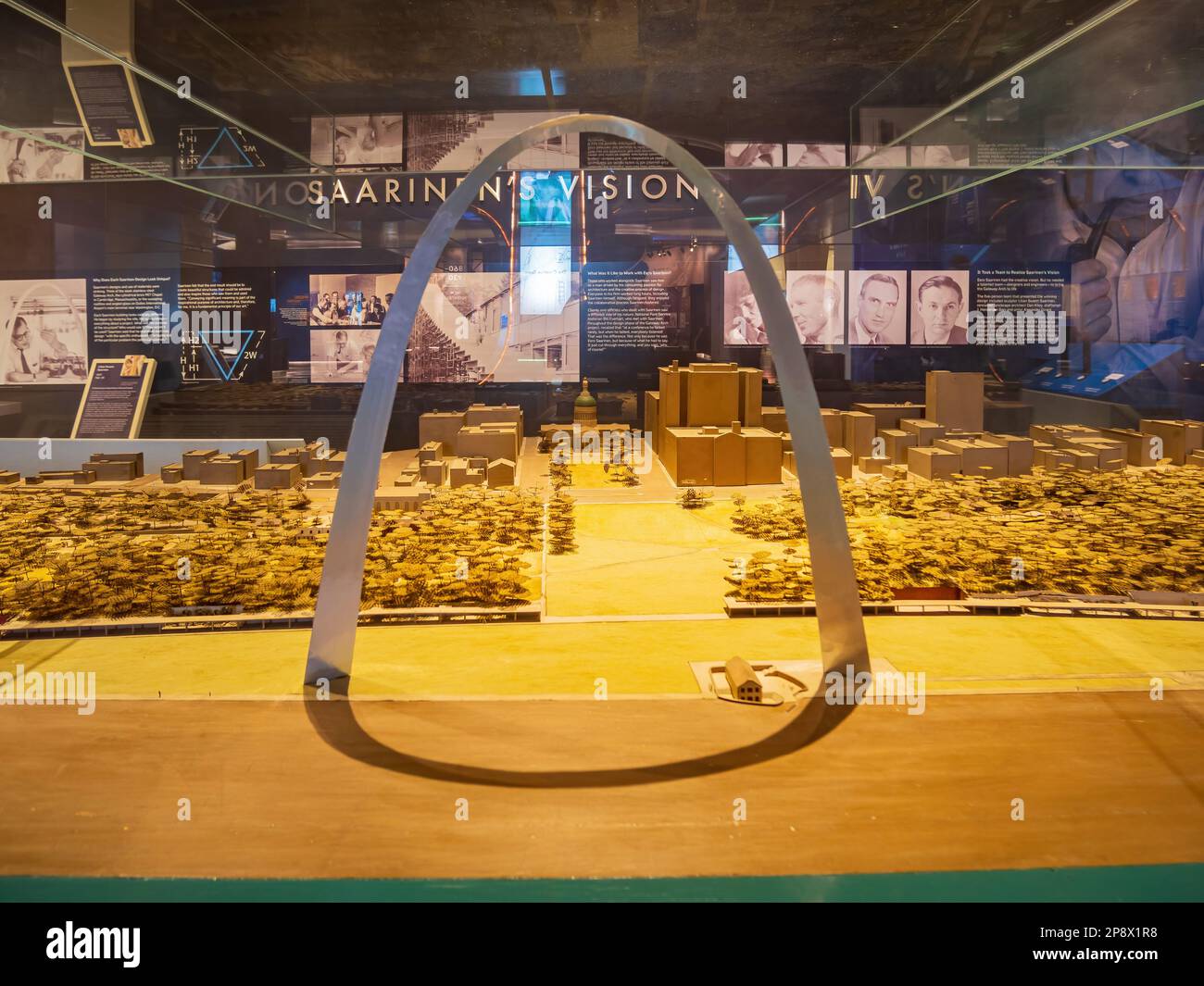 St louis gateway arch interior hi-res stock photography and images - Alamy