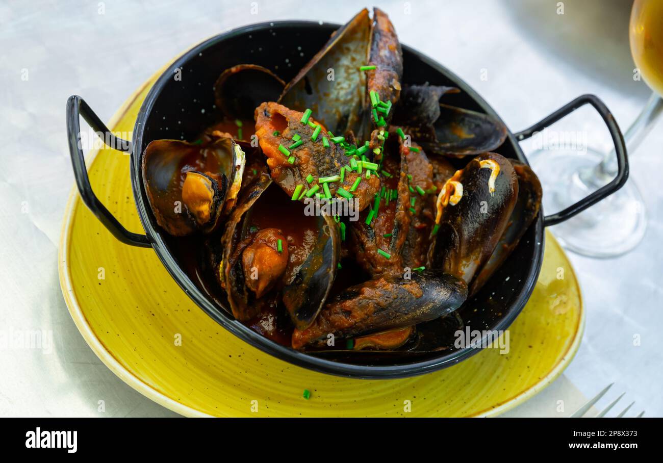 Stewed molluscs a la marinera with greens Stock Photo - Alamy