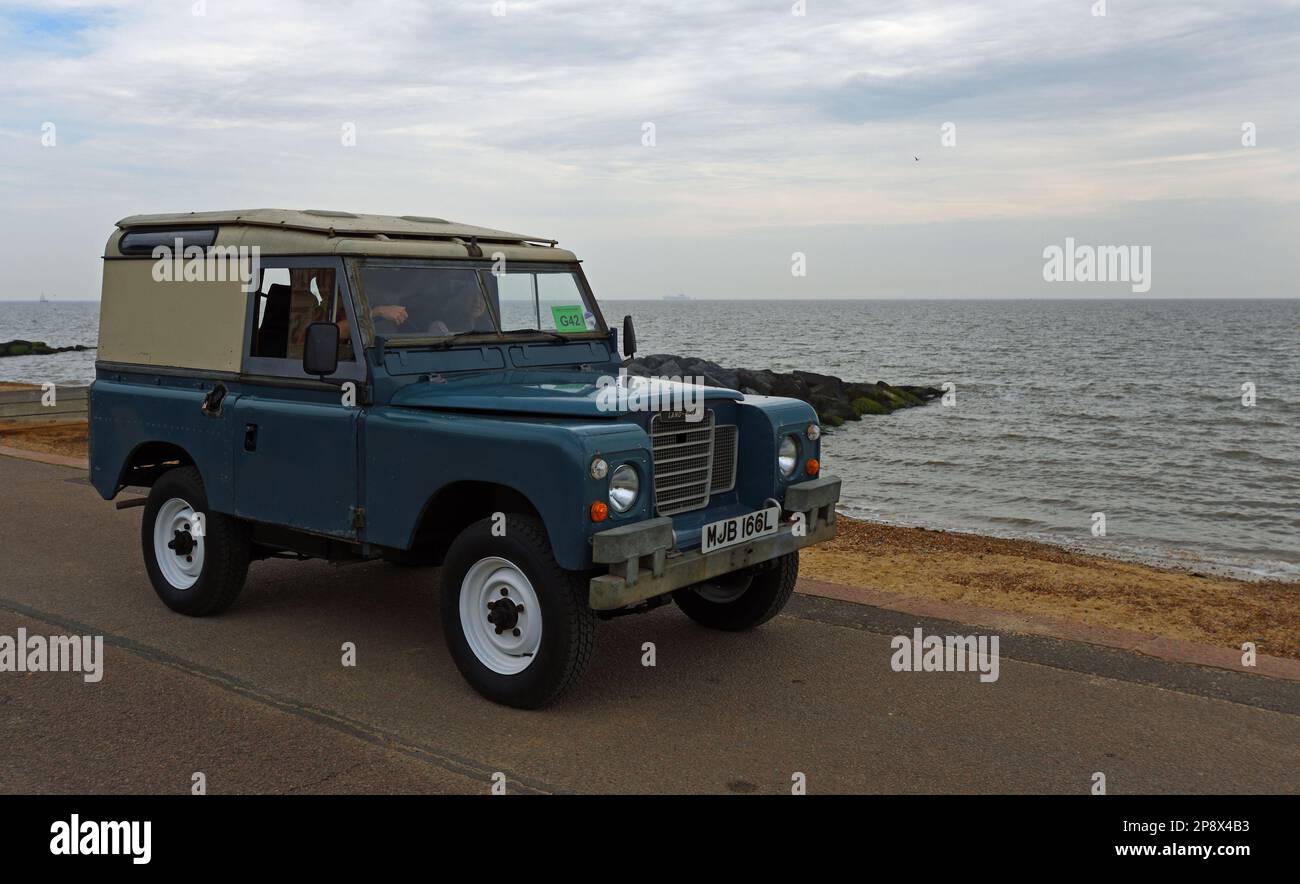 Classic land rover hi-res stock photography and images - Alamy