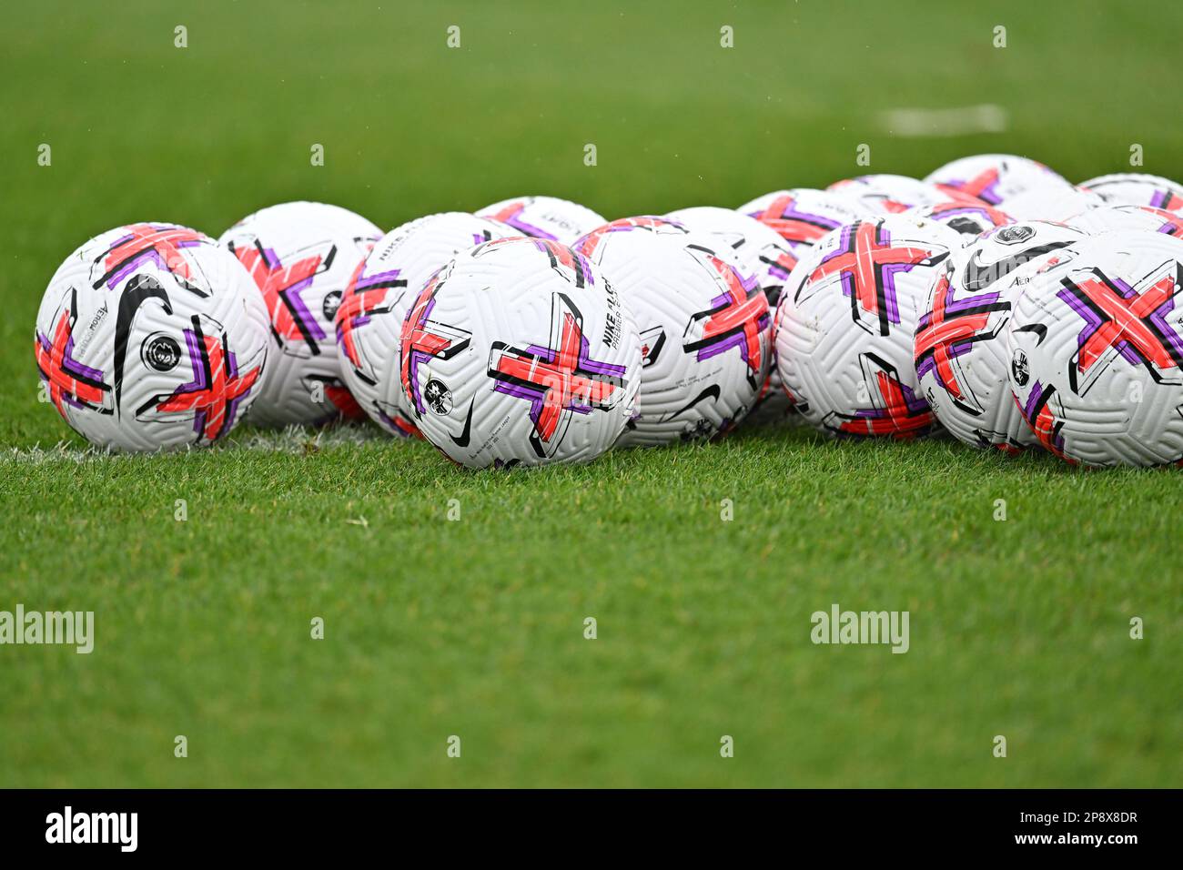 Official premier league ball 2022 23 hi-res stock photography and ...