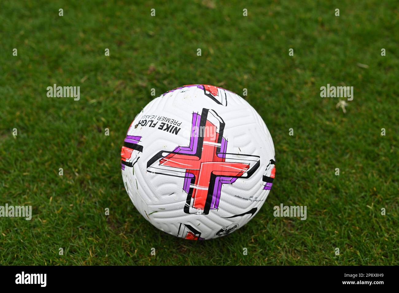 Official premier league ball 2022 23 hi-res stock photography and ...