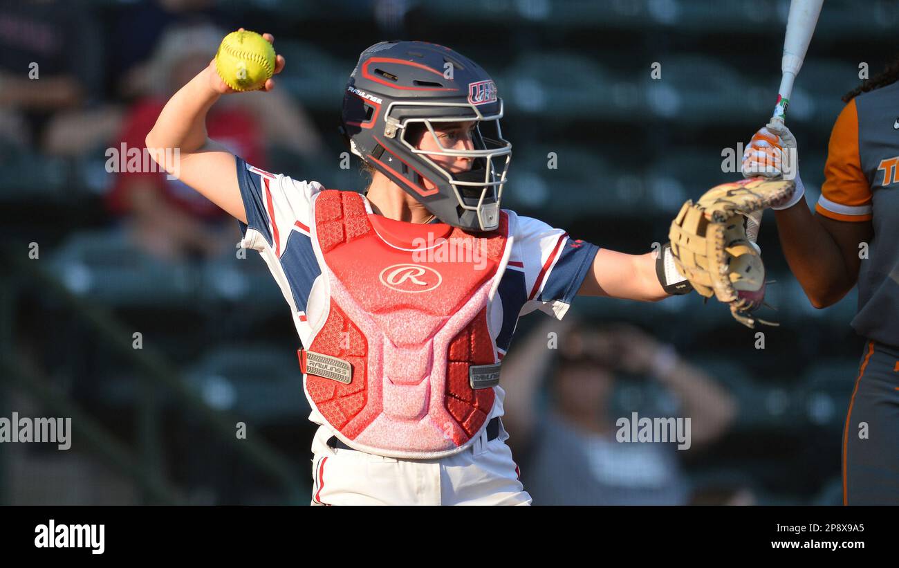 University of Illinois - Chicago's Jojo Santiago (6) fires to second ...