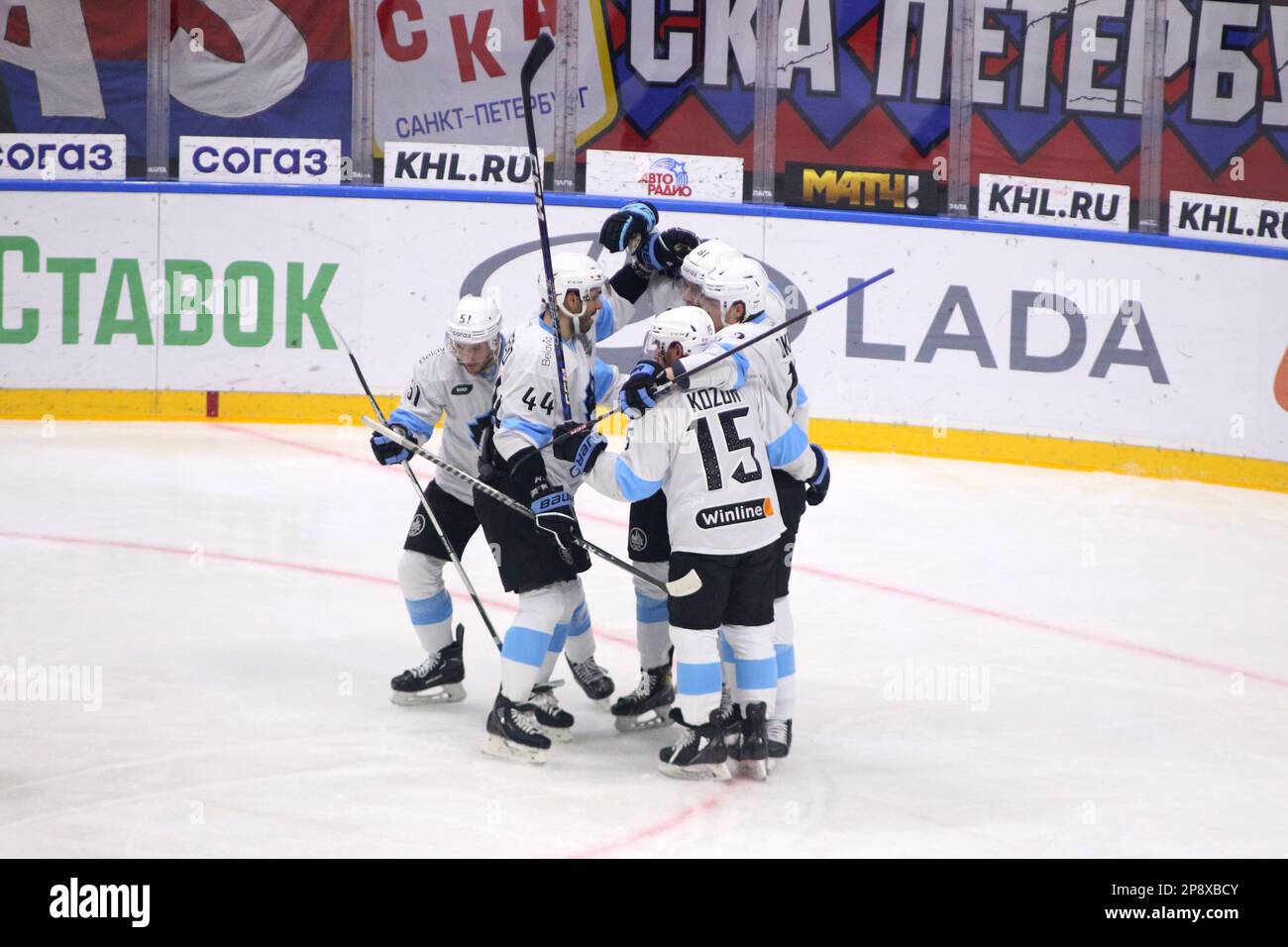 Dinamo Hockey Club player, Brandon Kozun (No.15), Mark Barberio (No.44 ...
