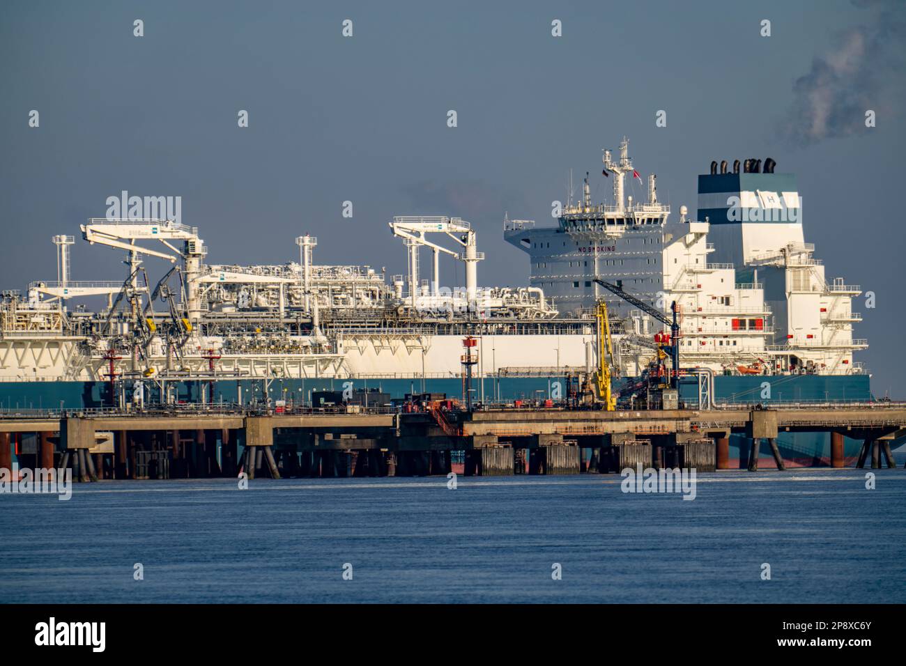 Lng regasification terminal hi-res stock photography and images - Alamy