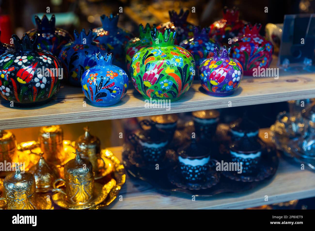 Traditional Turkish ceramic souvenirs at the Istanbul market Stock ...